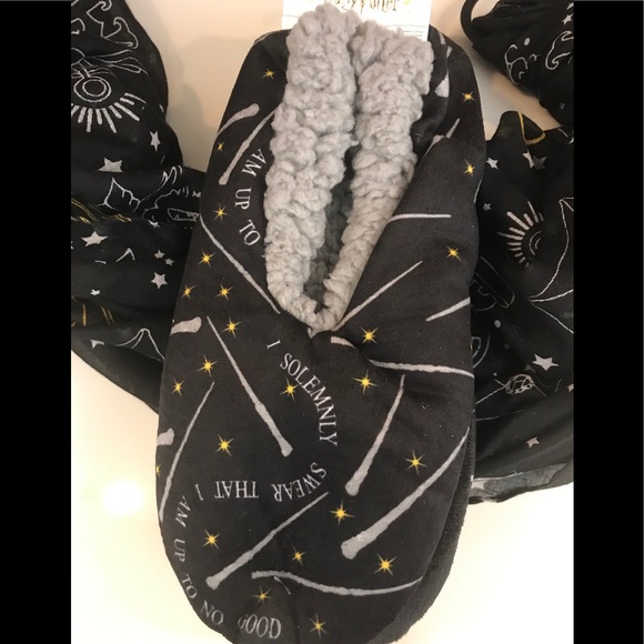 Warner Bros. | Accessories | Harry Potter Scarf Slipper Set New | Poshmark
